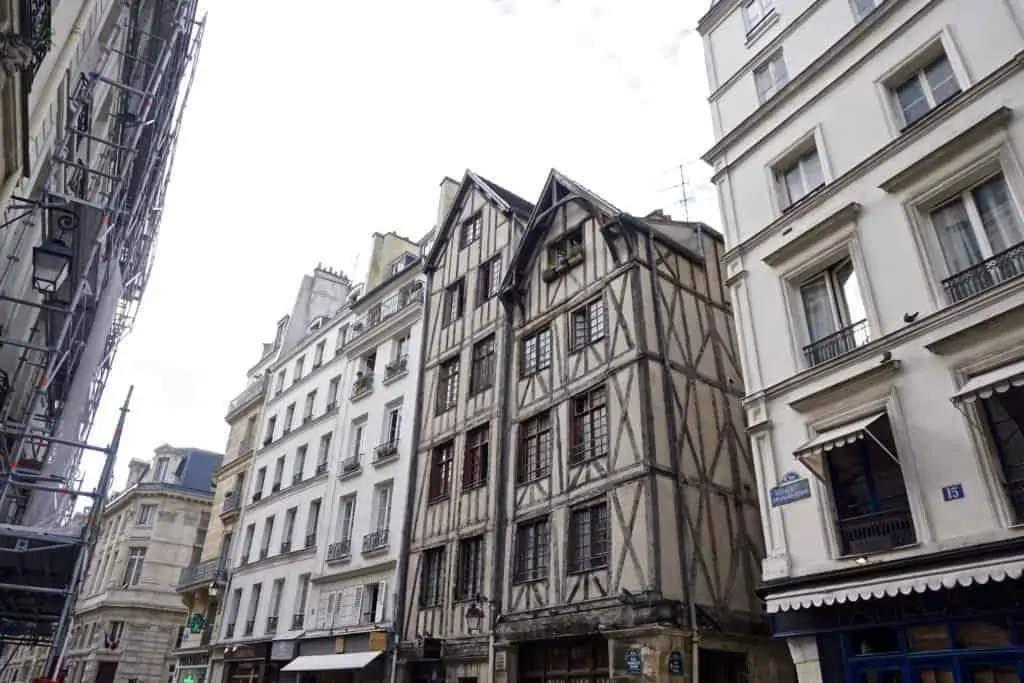 Oldest House in Paris (le Marais). Step back in time... |solosophie