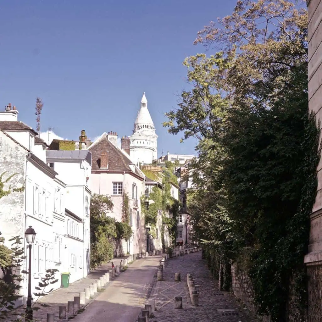 How to Visit Place Dalida in Montmartre, Paris | solosophie