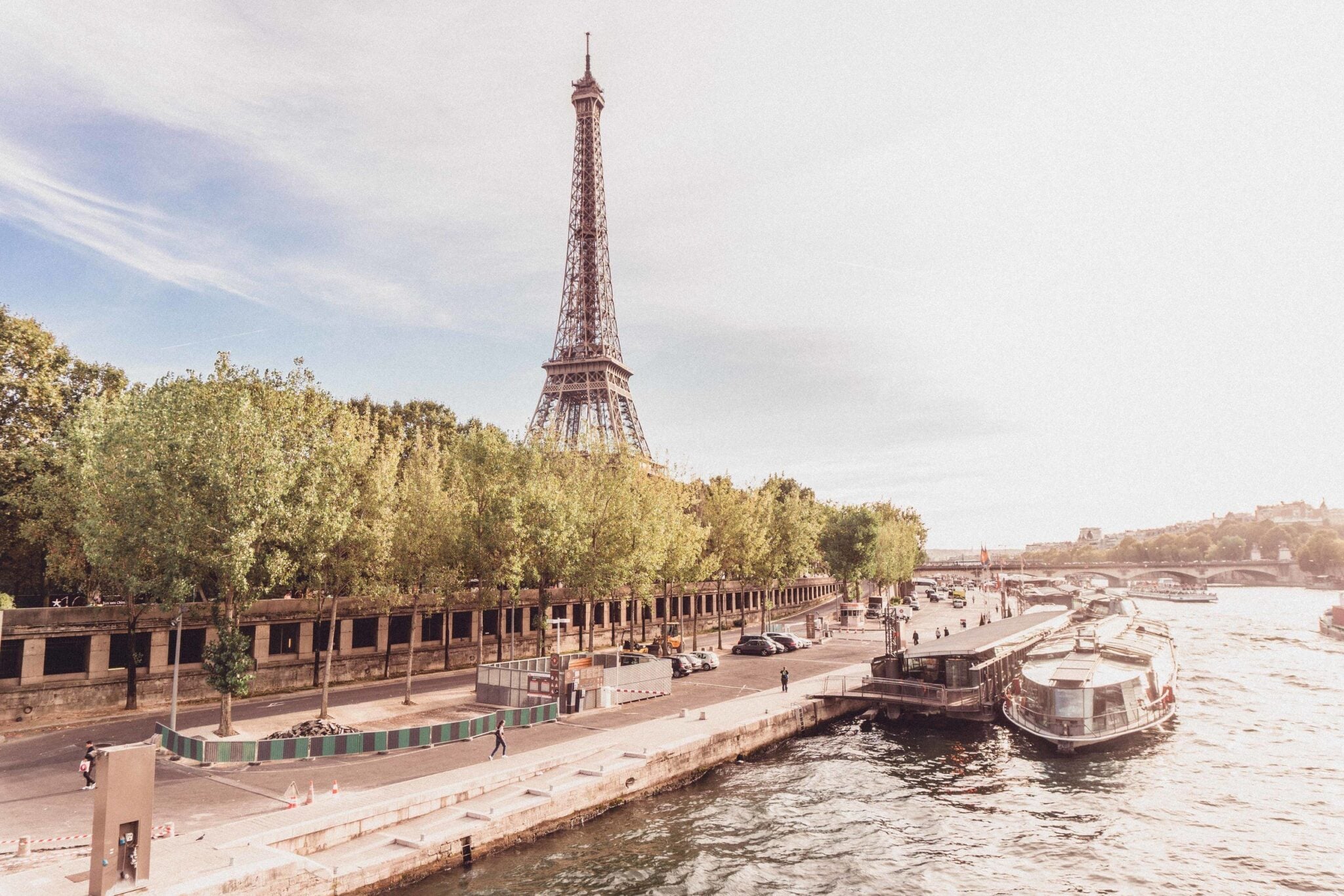 How to Avoid Common Tourist Paris Scams & Pickpockets | solosophie
