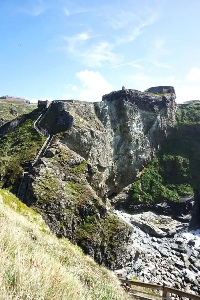 A Complete Guide to Visiting Tintagel Castle in Cornwall | solosophie
