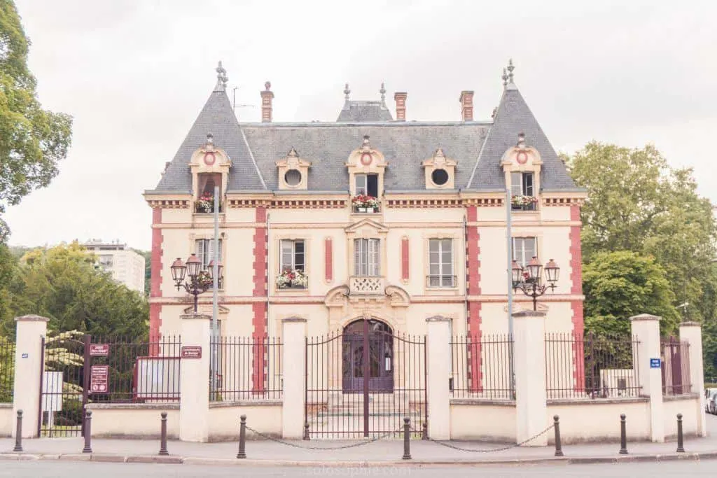 Meaux Guide: A Half Day Trip from Paris With Brie & Mustard | solosophie