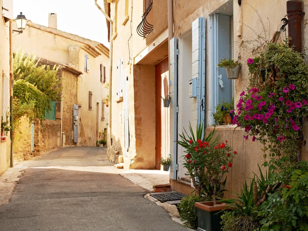 Beautiful Villages & Towns in Provence You Simply Must See! | solsophie