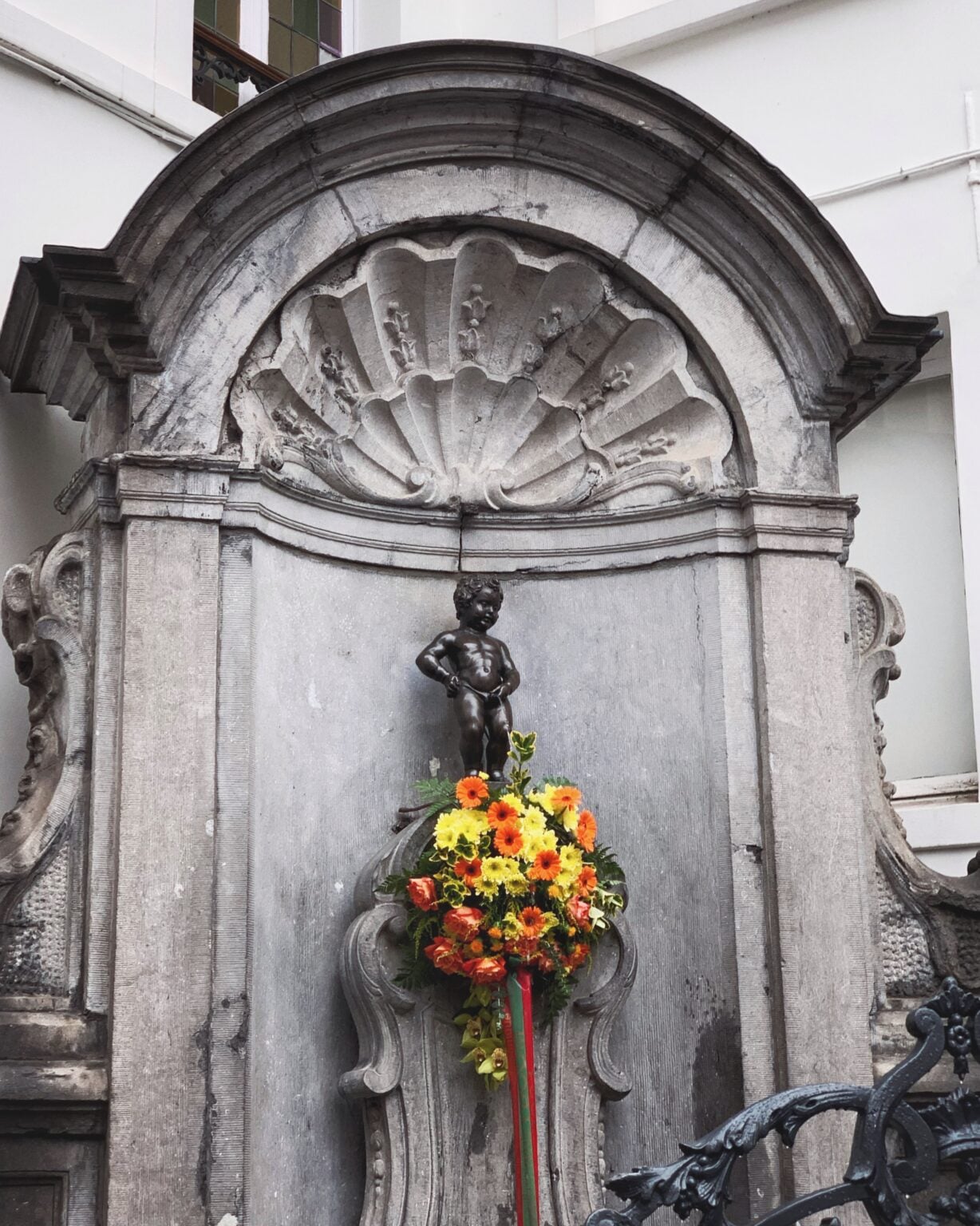 Peeing Statues in Brussels That You Won't Believe Exist | solosophie