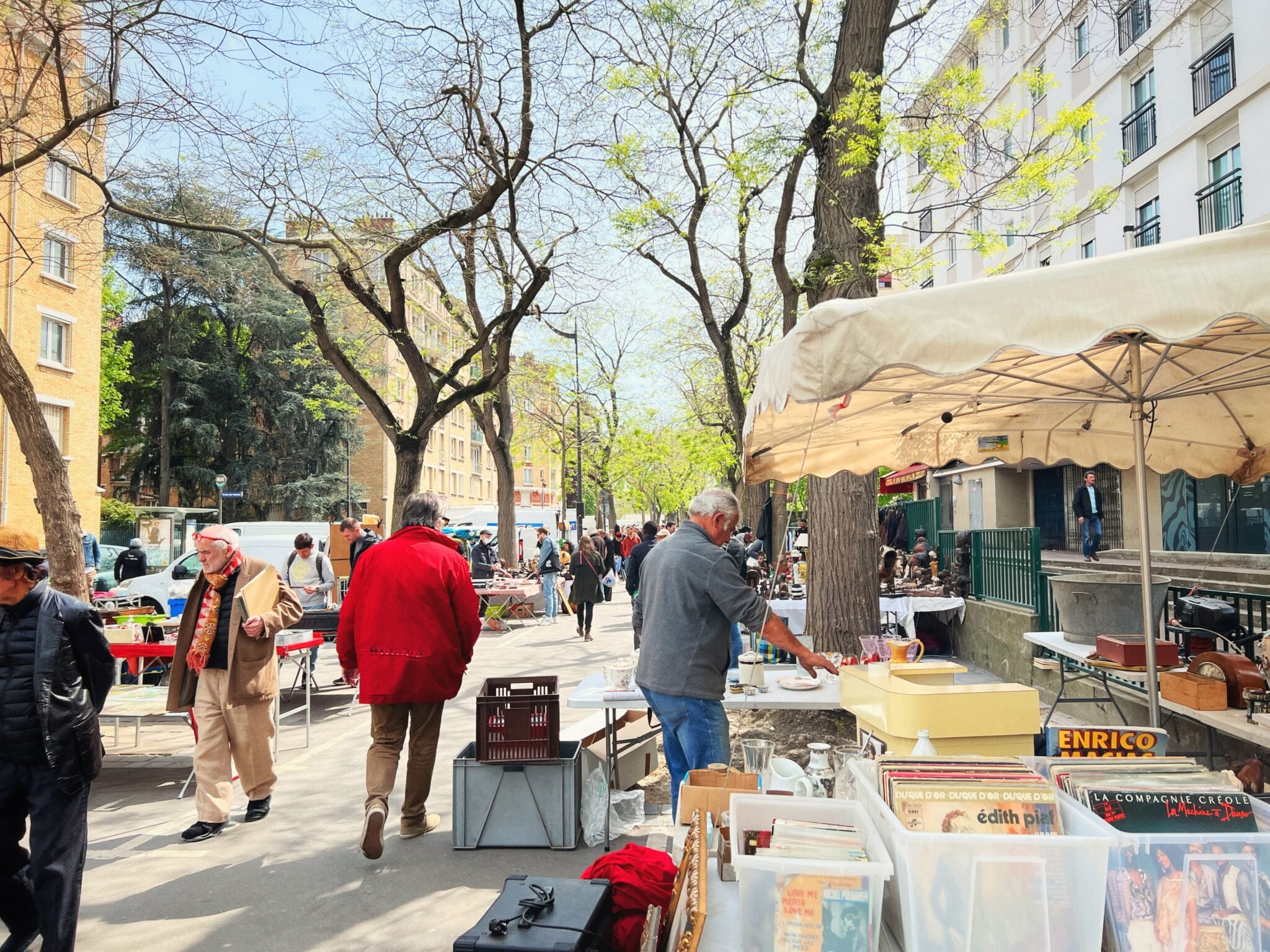 Where to Find the Best Flea Markets in Paris | solosophie