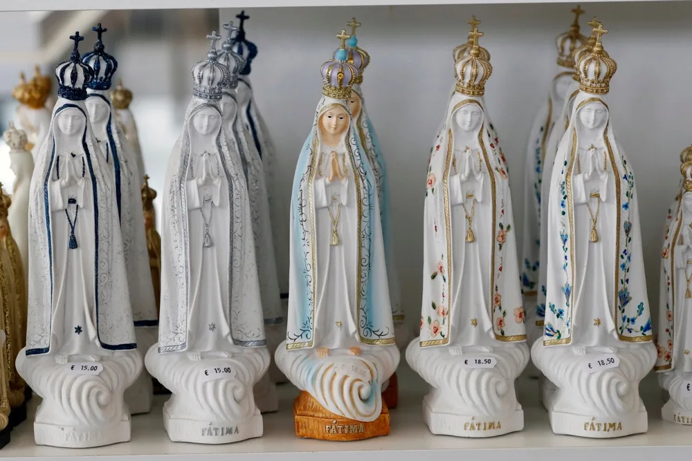 10+ Best Souvenirs from Portugal (Portuguese Gift Ideas)
