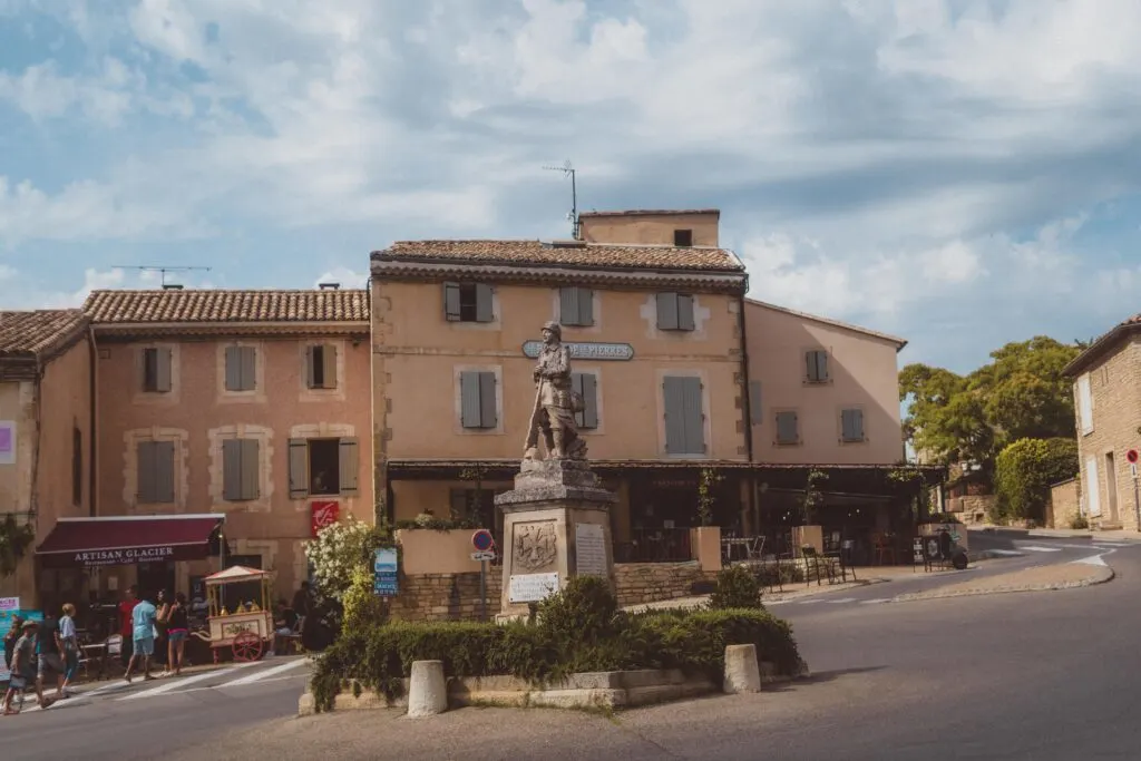 An Insider's Guide to the Best Things to do in Gordes, France