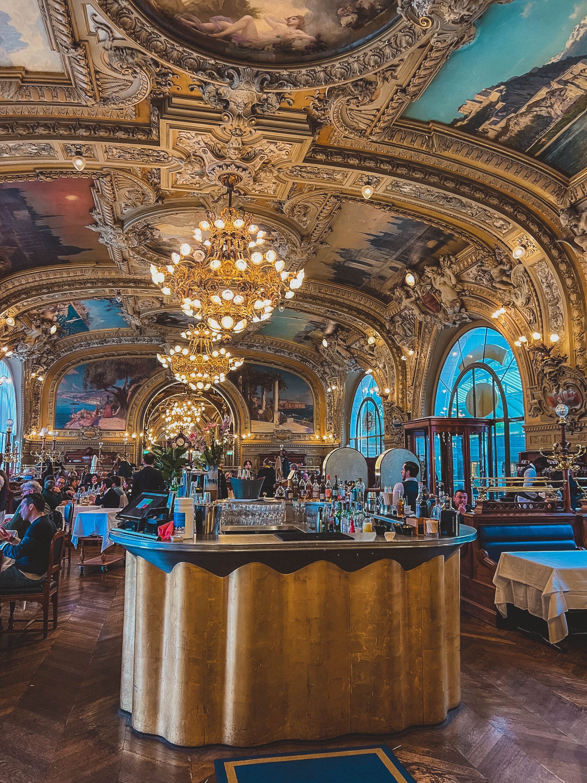 What's it like to dine at Le Train Bleu in Paris? | solosophie