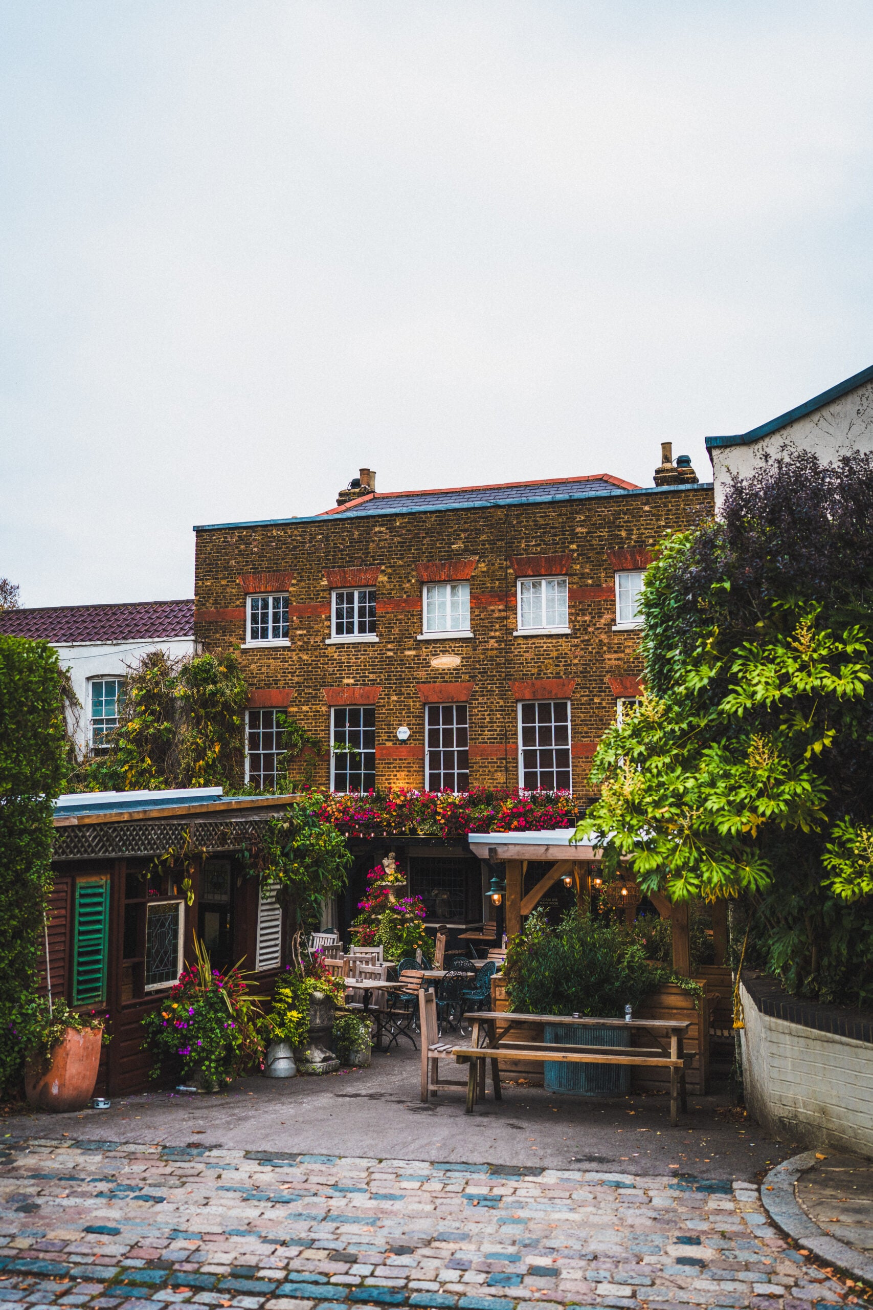 10+ Most Haunted Places in London You Can Actually Visit | solosophie