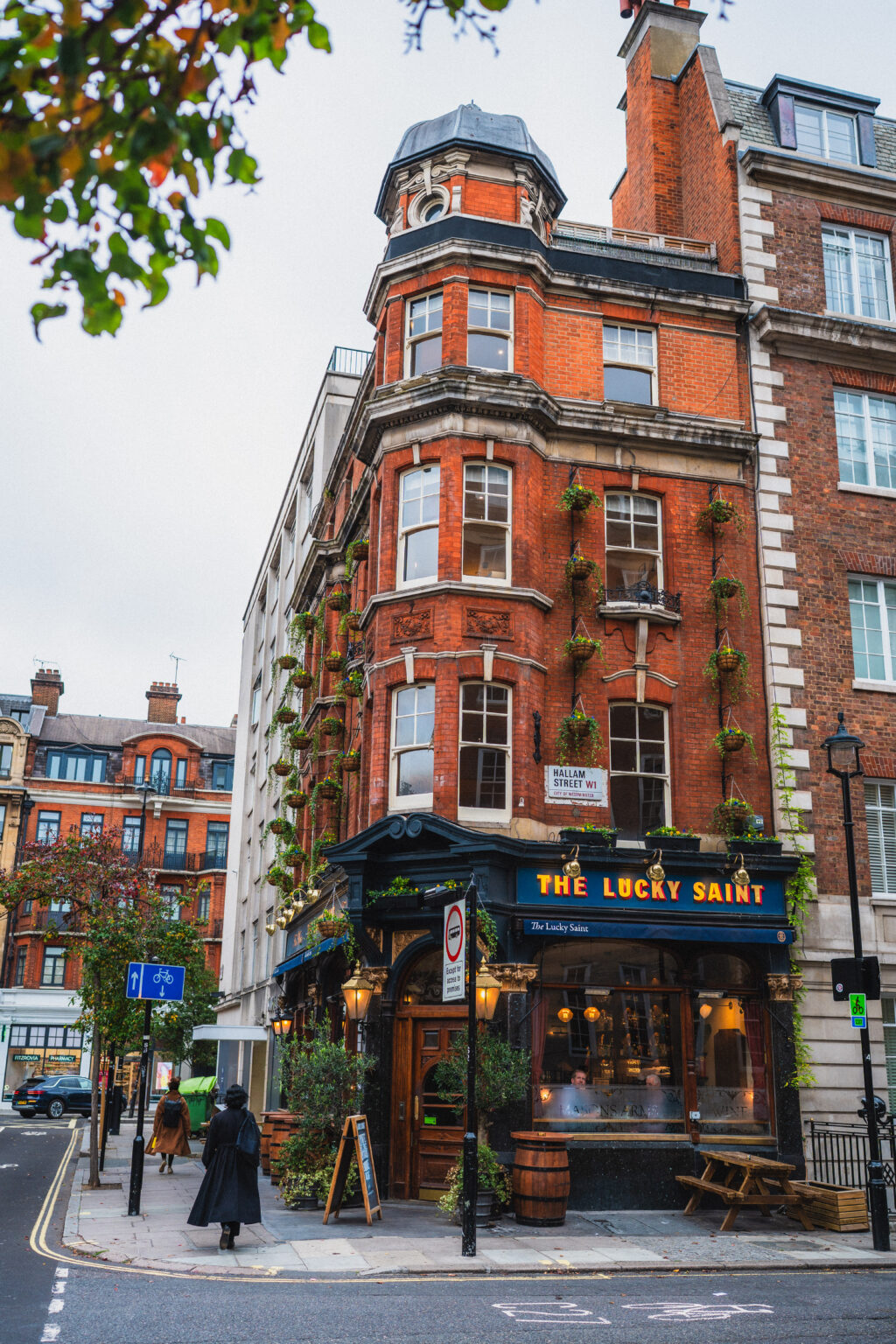 A Local's Guide to London’s Historic Pubs | solosophie
